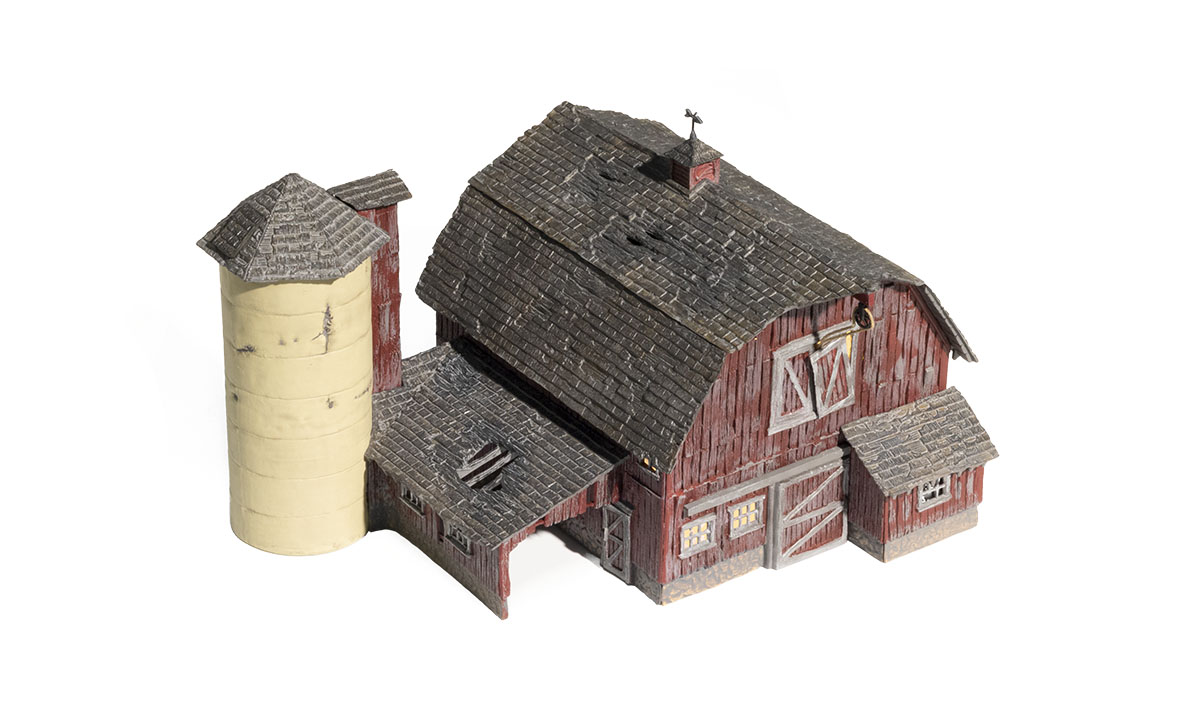 Old Weathered Barn - HO Scale - ScenesnNature